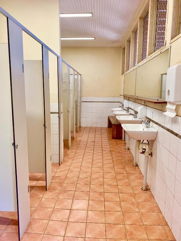 Roey Backpackers and Party Bar in Broome - Traveleto