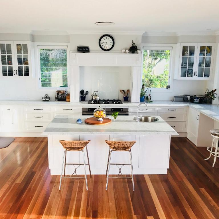 Jetty Splendour Guest Bedroom with Bathroom en-suite B'nB in Coffs ...