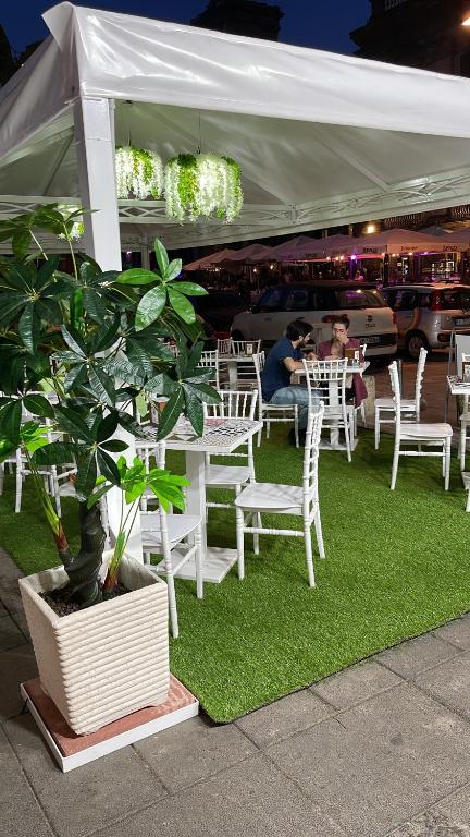 Vanzi Rooms in Naples - Tripcombined