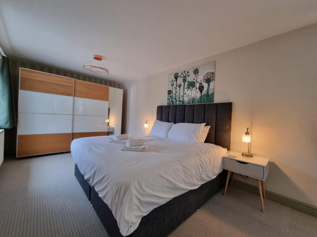 Kingsfield House by Cliftonvalley Apartments - SuiteTrails