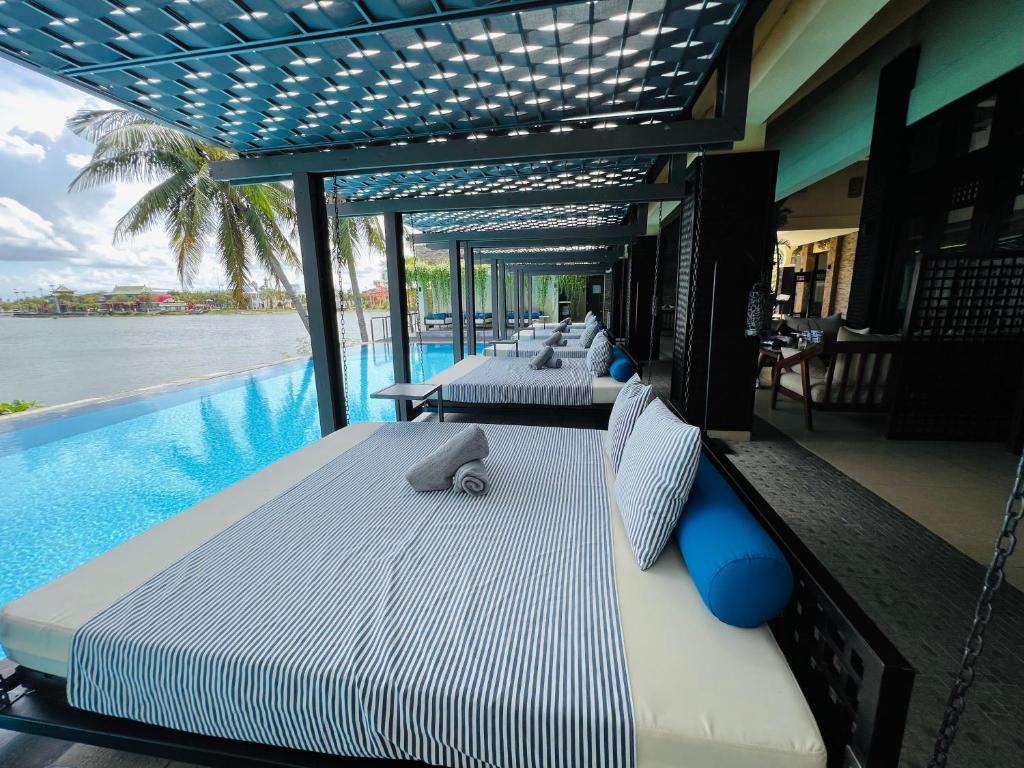 Da Nang, Vietnam Best Beach Resort: Top 16 Unmissable Resorts in for a ...