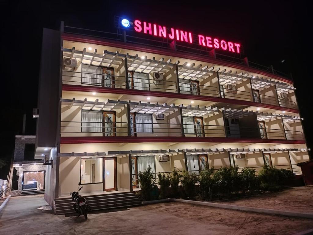 Shinjini Resort- swimming pool - SuiteTrails