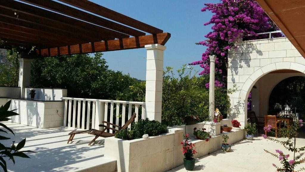 Apartments Husanovic in Mokošica - Traveleto